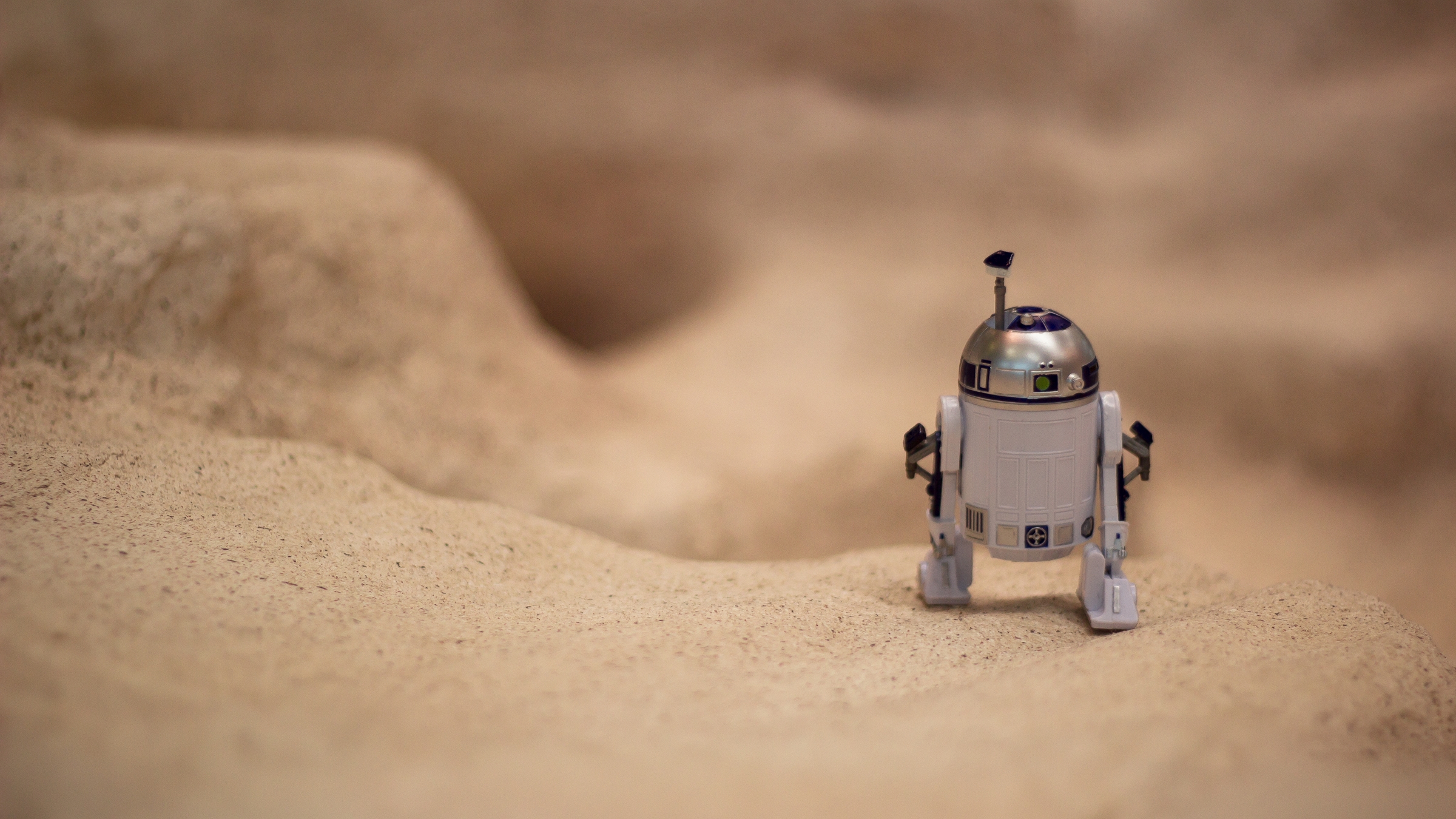 Chinese Biped Robot, P1, Goes for a Hike - Inside Telecom